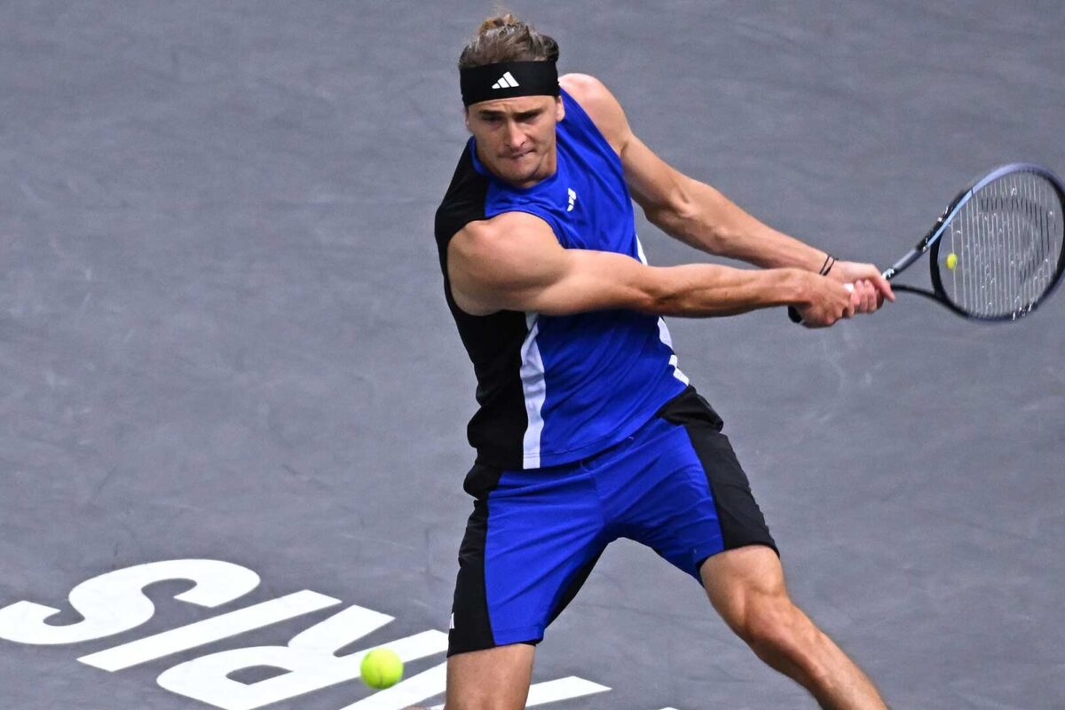 Zverev vai à semi em Paris e acaba com as chances de Tsitsipas - TenisBrasil