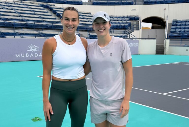 Sabalenka e Swiatek treinam juntas em Abu Dhabi - TenisBrasil