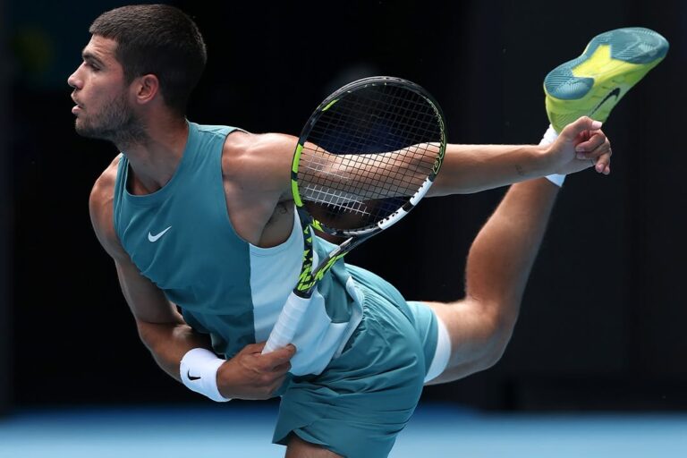 Alcaraz joga apenas dois sets e vai às quartas com desistência de Draper - TenisBrasil