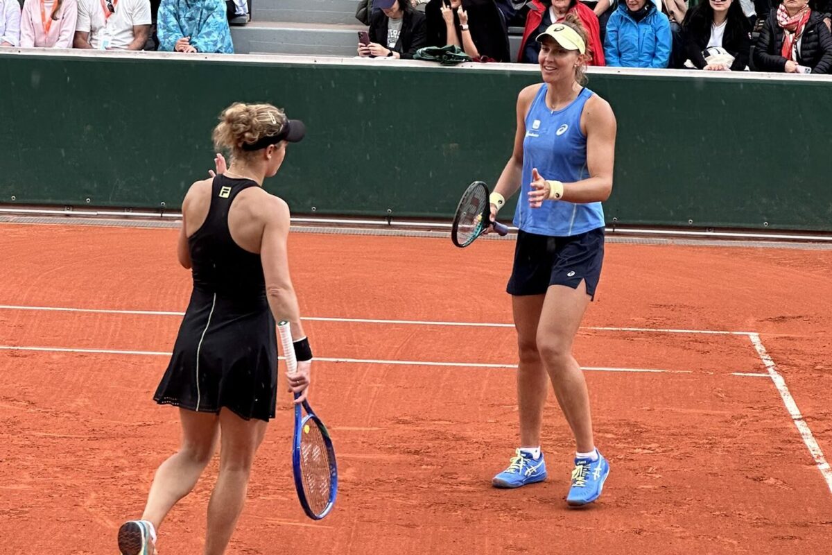 Bia comemora 29 anos com vaga nas oitavas de duplas e aguarda italianas - TenisBrasil