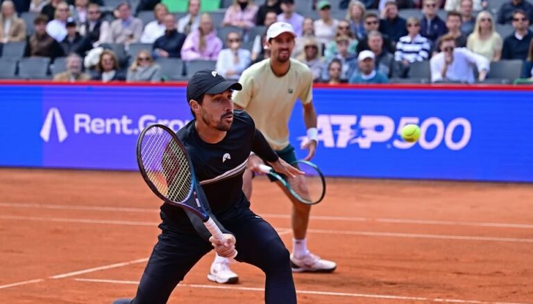 Romboli salva match-point, bate campeões do AO de virada e faz final - TenisBrasil