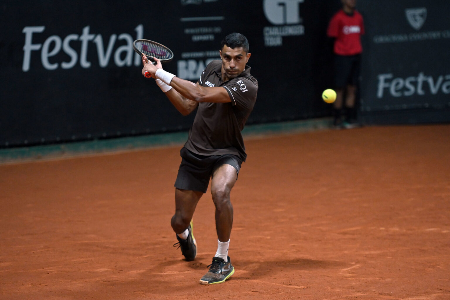 Monteiro vira o jogo contra Kicker e estreia bem em Curitiba - TenisBrasil